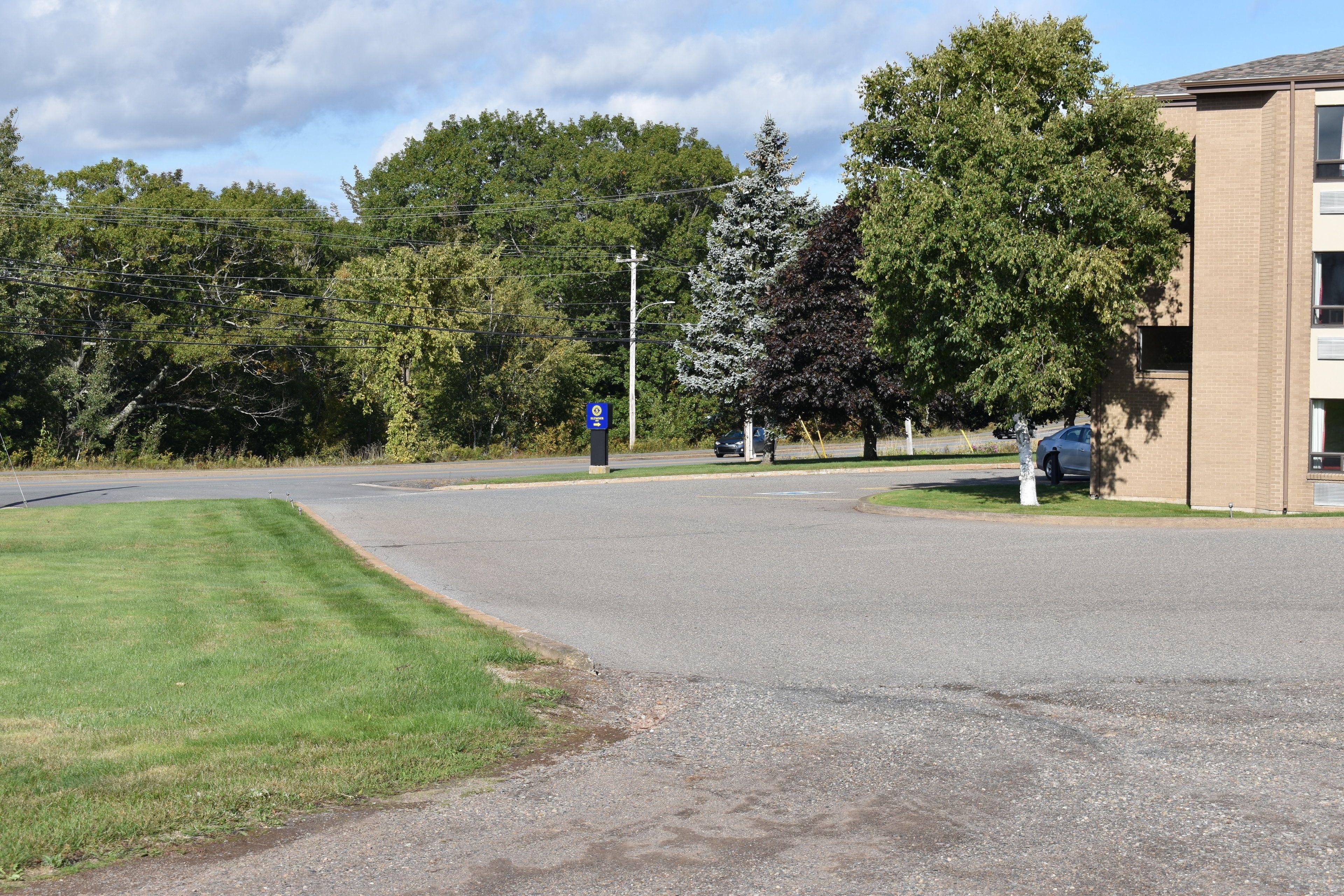 SLUMBER INN | ⋆⋆⋆ | NEW MINAS, CANADA | SEASON DEALS FROM $106